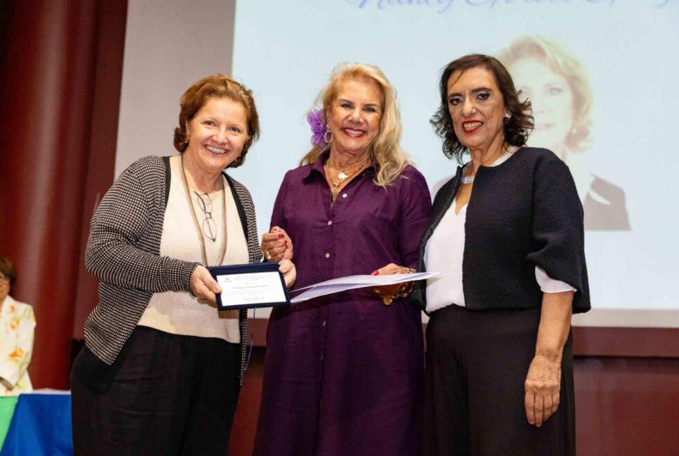 Nancy Gorgulho recebe Prêmio Carmen Portinho - CORECON-SP